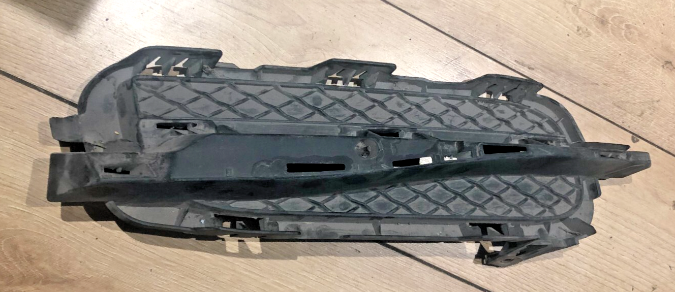 JAGUAR XF X250 RIGHT BUMPER LOWER GRILLE (OPEN MESH) - jaguar car parts